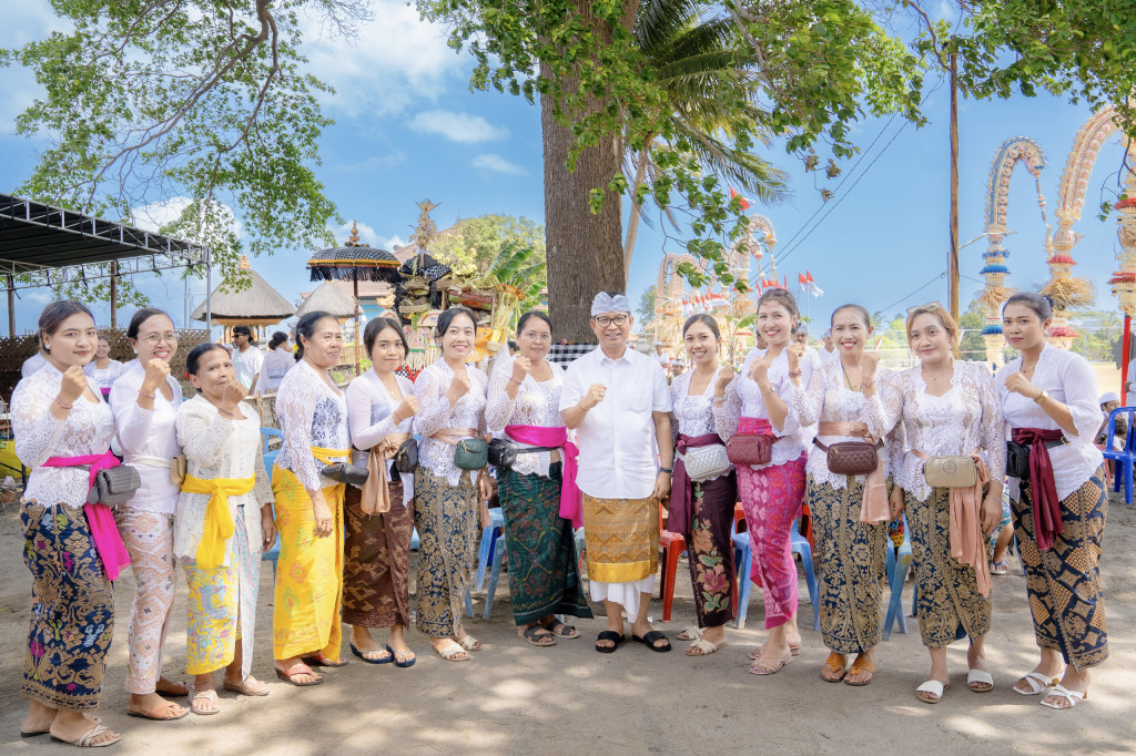 Karya Ngenteg Linggih di Pura Dalem Kebon Baleran Desa Adat Munggu ...