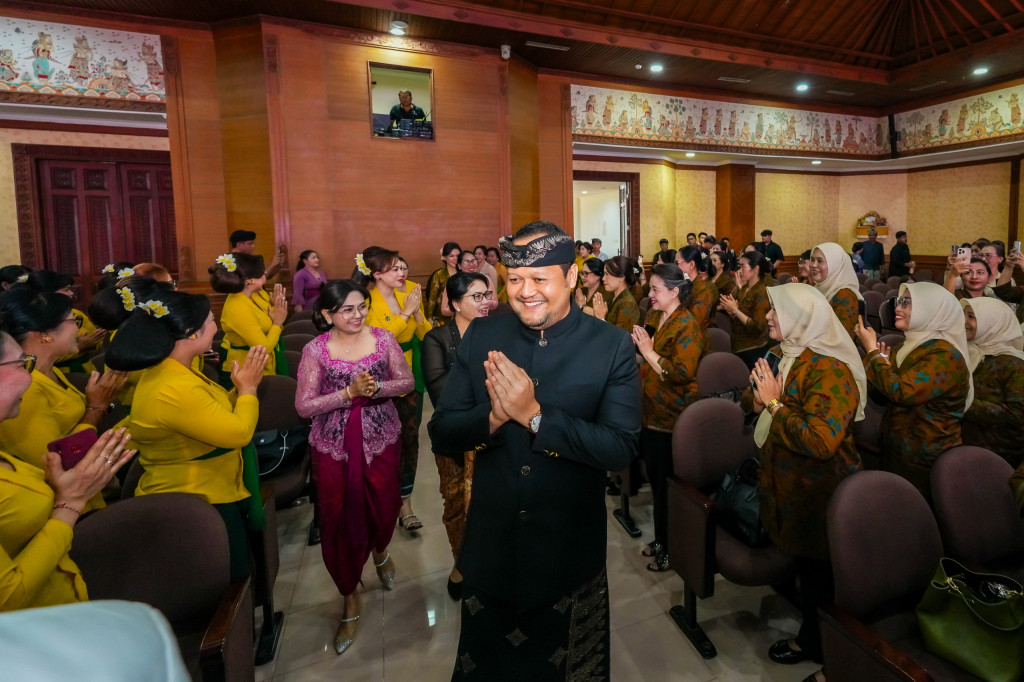 Pelantikan Pengurus WHDI dan GOW Kabupaten Badung masa bakti 2025-2030 ...